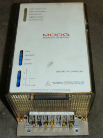 Moog Servo Motor Control Drive Controller Model # 152F423A Servomotor ...