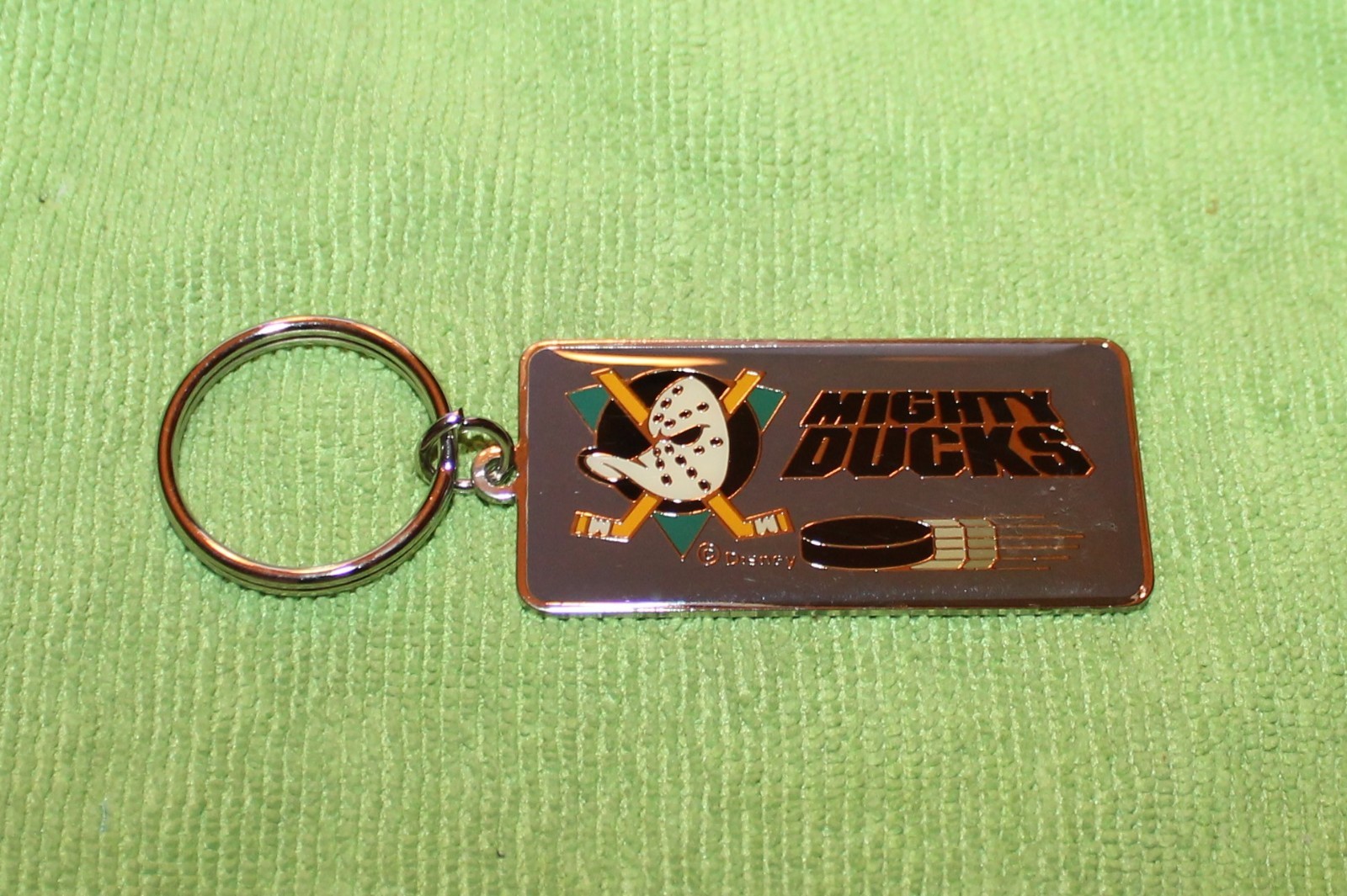 VINTAGE DISNEY ANAHEIM MIGHTY DUCKS HOCKEY METAL KEYCHAIN NHL 1993 ...