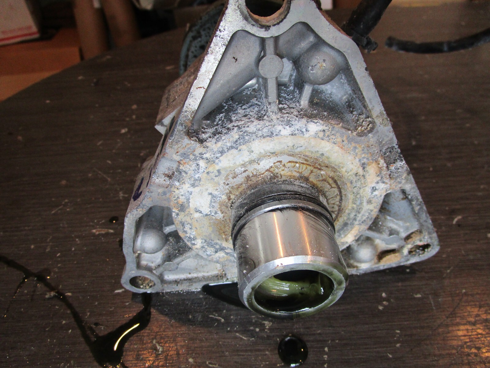 97 YAMAHA GP760 MID SHAFT BEARING HOUSING 61X-45332-03-94 | eBay