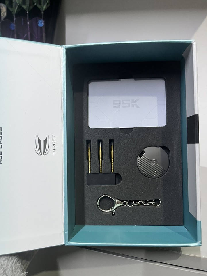 Rob Cross 95K Signed Darts Target 21g, 95% Tungsten. Plus Signed Player ...