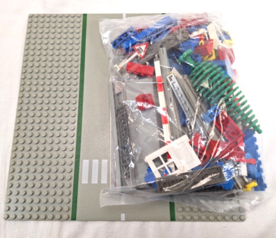 Lego Eisenbahn 7834 Bahnübergang Level Crossing komplett mit Anleitung ...