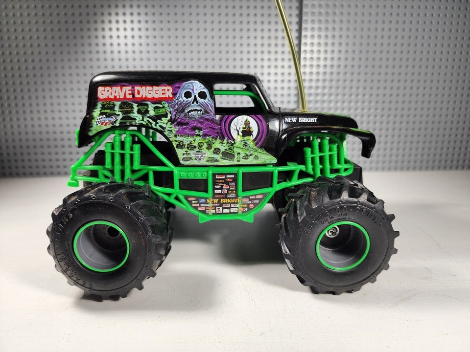 New Bright Monster Jam Grave Digger Truck 1:15 RC 9.6V No remote | eBay