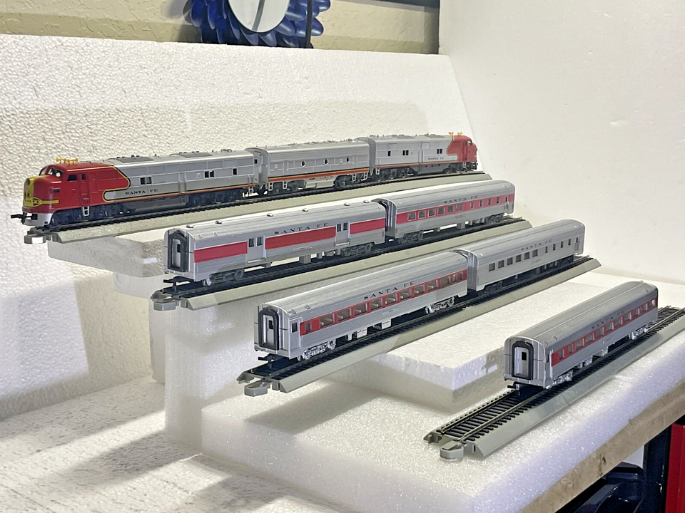 2 E7 DIESEL LOCOMOTIVES, POWER HO SANTA FE MODEL, & 5 PASSENGER CARS (IN BOXES) | eBay