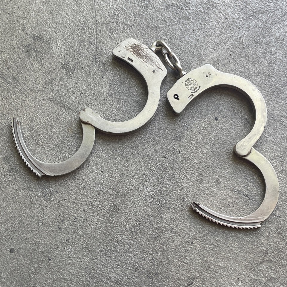 Vintage Smith & Wesson Handcuffs Springfield Massachusetts No Key | eBay