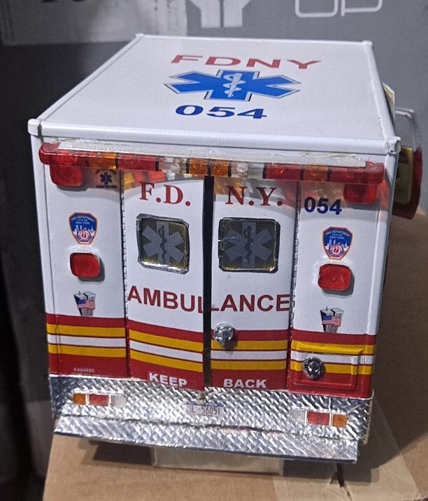 1:18 Ford Excursion Ambulance 911 WTC FDNY FIRE DEPT. 1 OF 1 | eBay