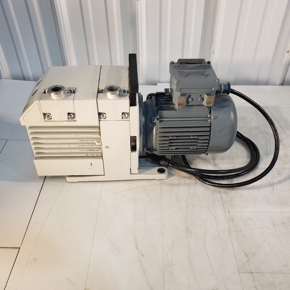 Leybold Trivac D4B Vacuum Pump Pulls 20 mTorr, KF16 Inlet/Exhaust, 240 ...