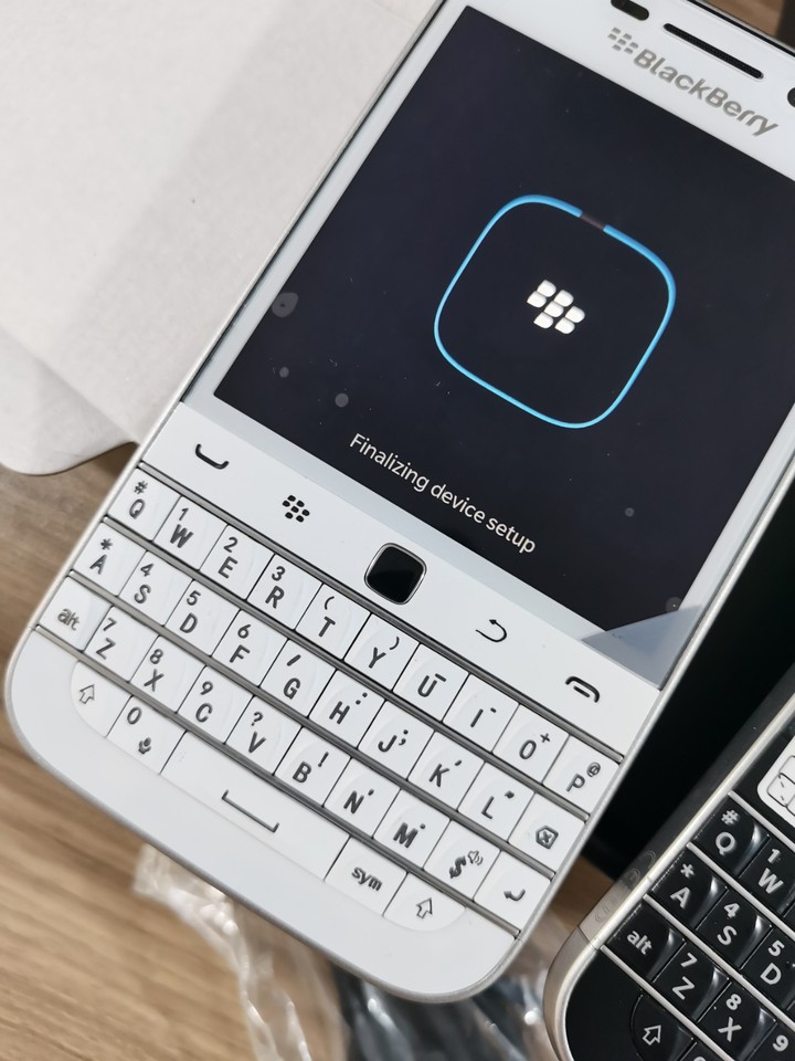 100% Original BlackBerry Classic Q20 16GB+2GB RAM Unlocked LTE Qwerty ...