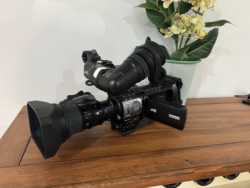 JVC GY-HM700 ProHD Solid State Camcorder w/ XT17x4.5BRM HD Lens 90HRS ...