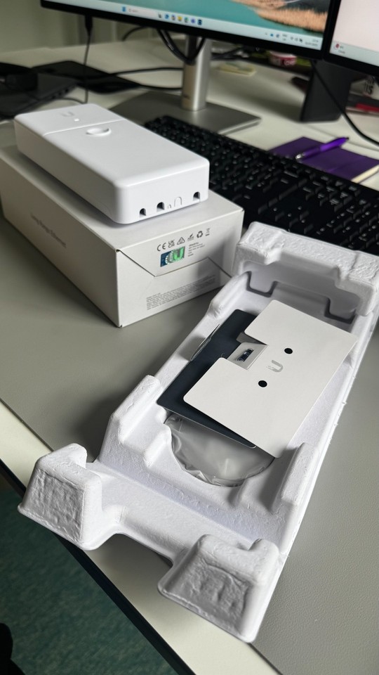 Ubiquiti UACC-LRE Gigabit Long-Range Ethernet Repeater | PoE+ Outdoor ...