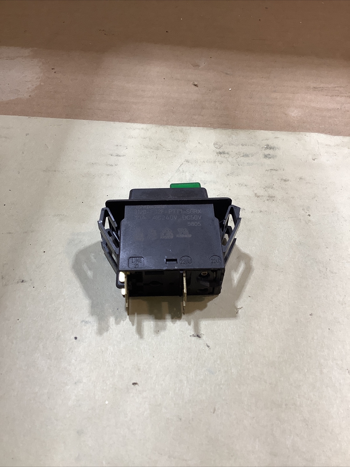 E-T-A 3120-F32F-P7T1-SGRX Circuit Protection And Control for sale ...