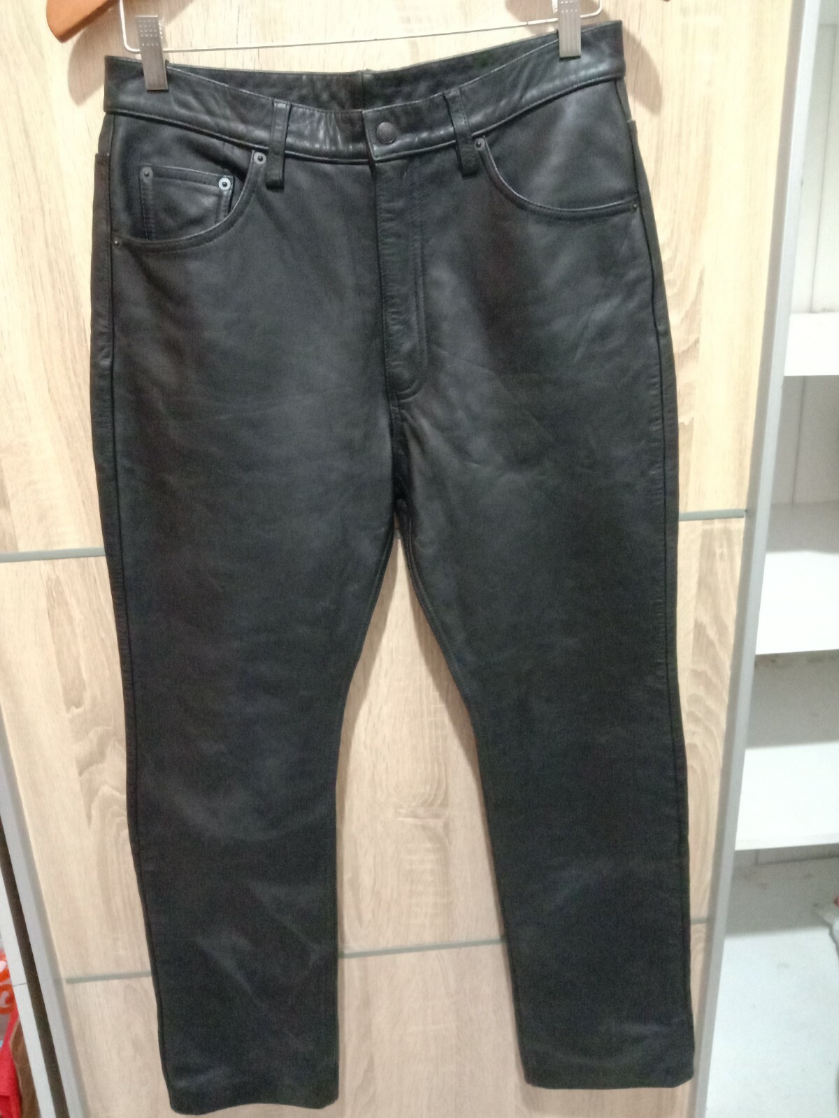 Wind Armor Leather Pants - Gem
