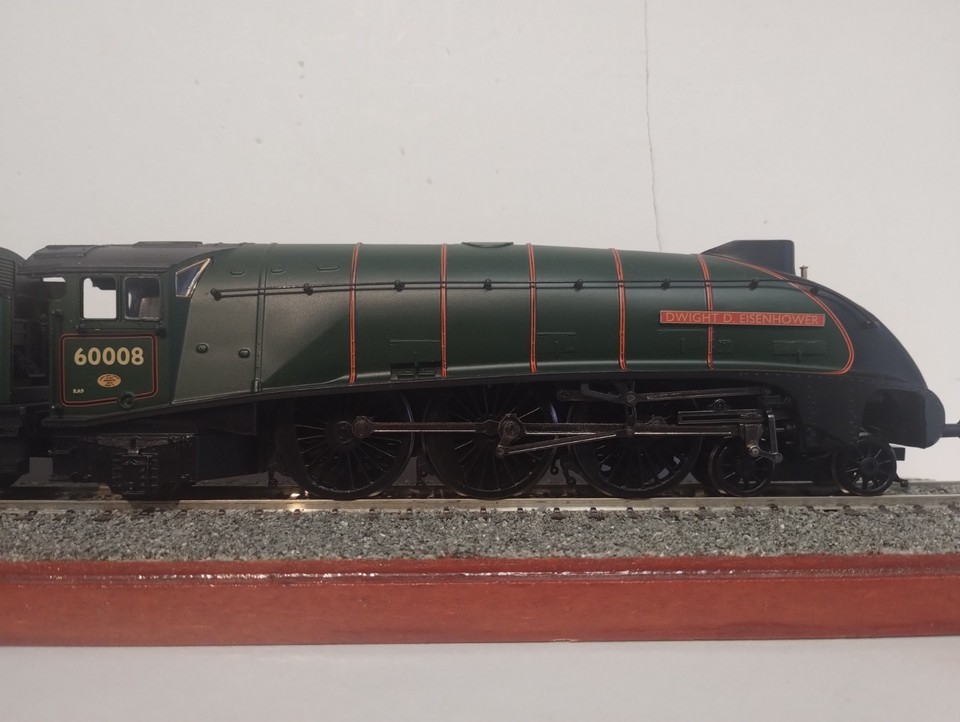 Bachmann (OO) 31-966 Class A4 BR Late Crest No 60008 'DWIGHT D ...