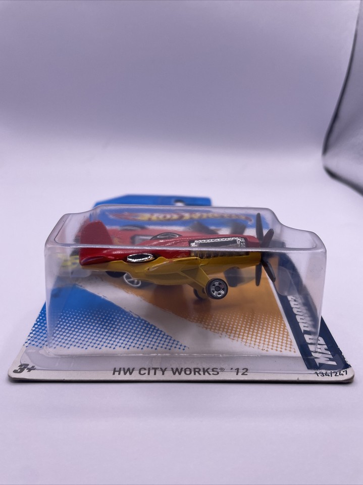 2012 Hot Wheels #134 City Works MAD PROPZ Airplane Flat Red/Yellow w ...