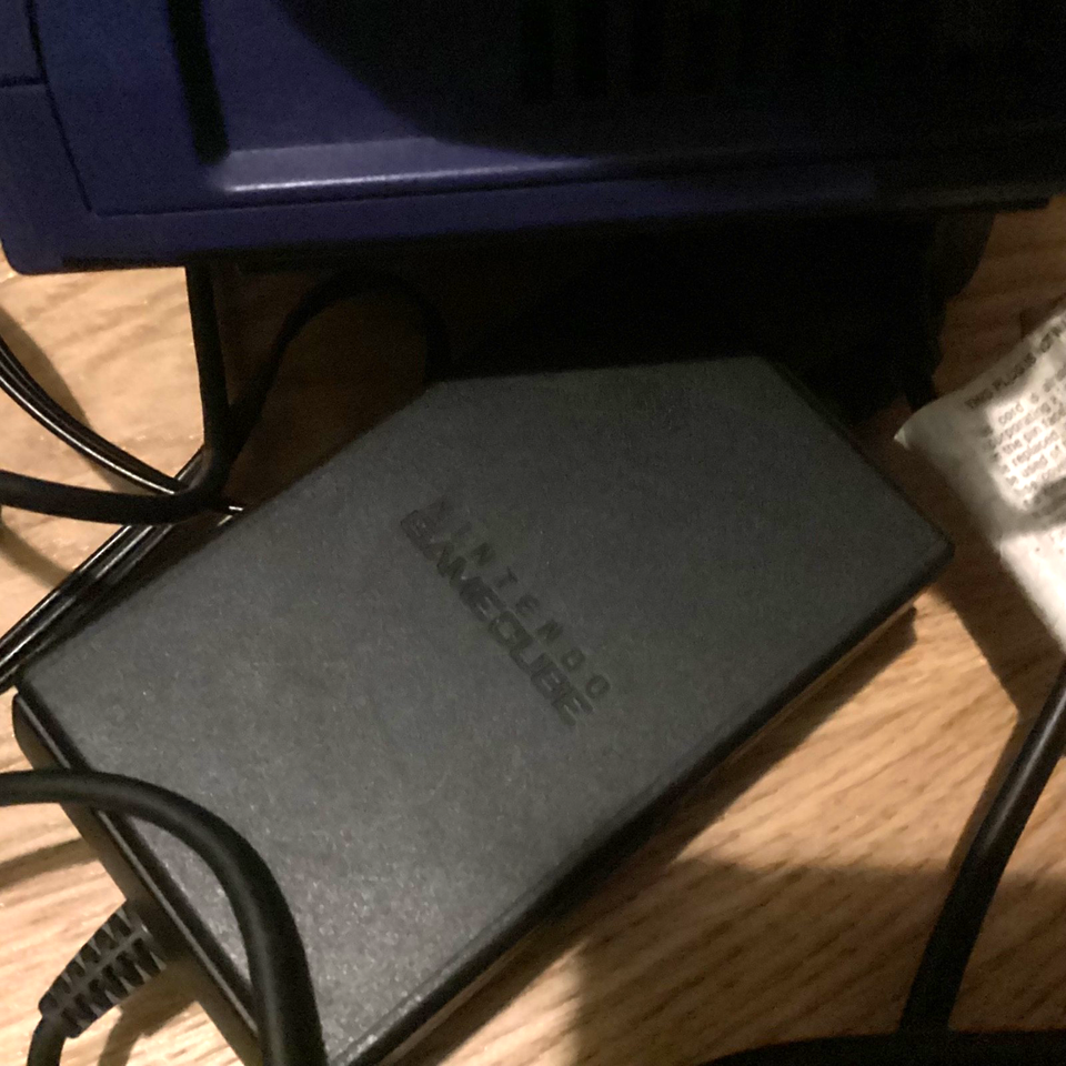 PURPLE NINTENDO GAMECUBE CONSOLE + MAINS + JOYPAD + 5 GREAT GAMES PLUG ...