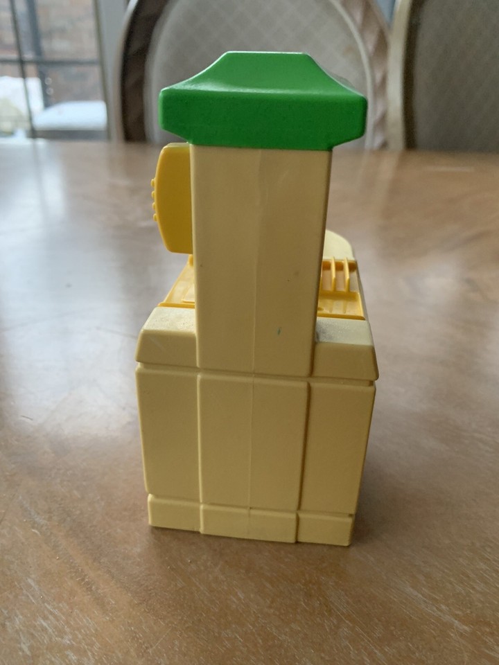 Little Tikes Place Miniatures Dollhouse Party Kitchen Green with Wall ...