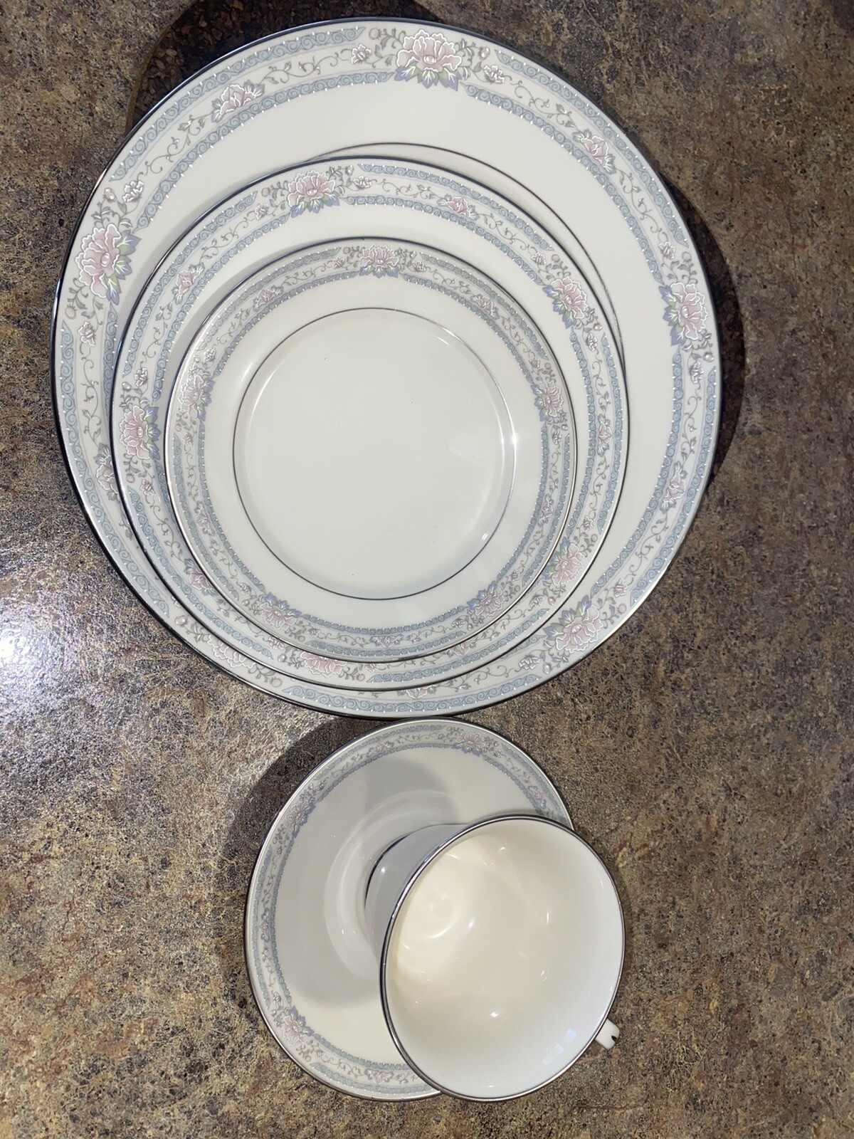 LENOX China CHARLESTON pattern 8-piece Place Setting ( 40 pieces total ...