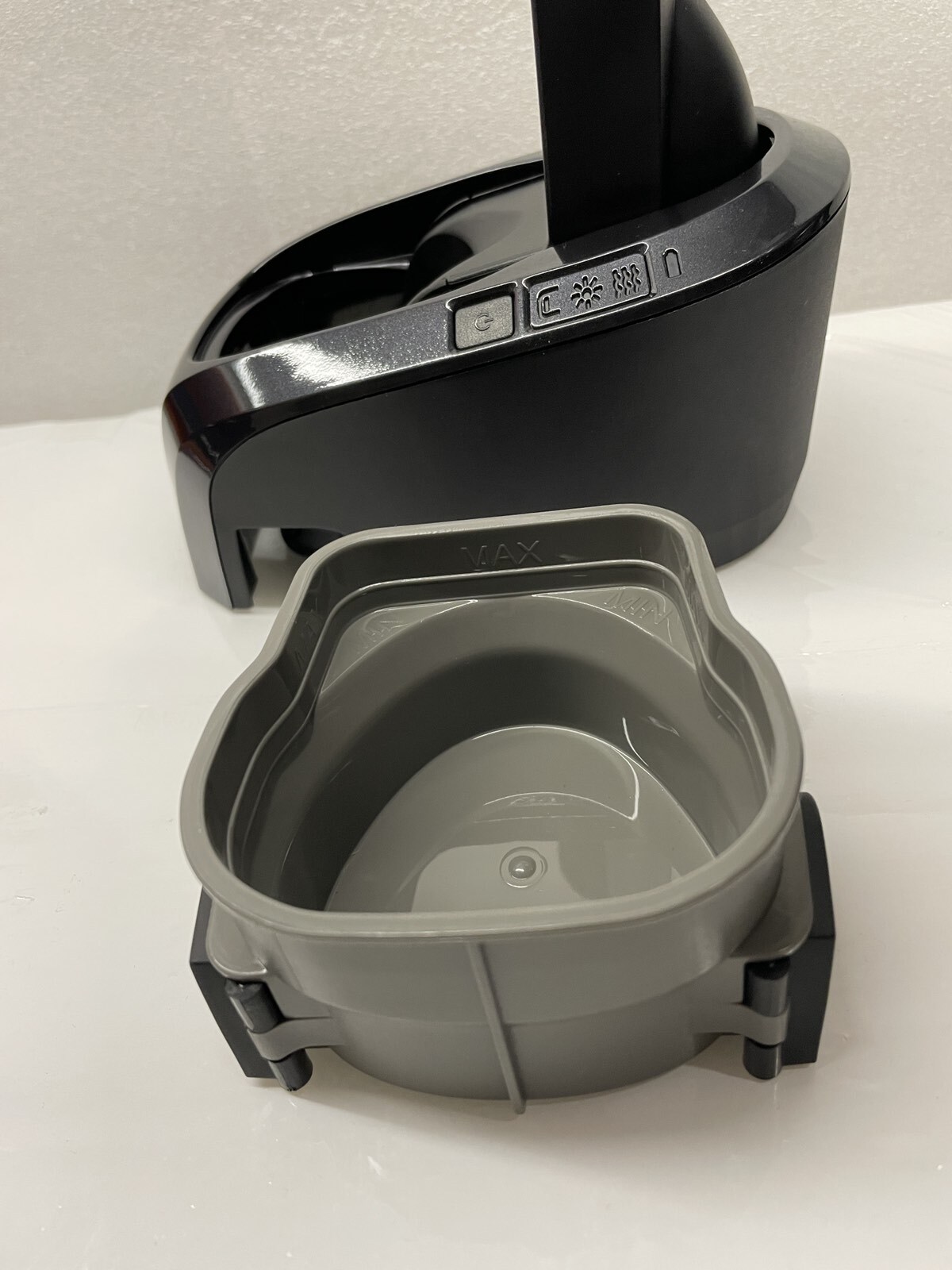 BRAND NEW GENUINE PHILIPS JET CLEAN AND CHARGE POD PT90 | eBay UK