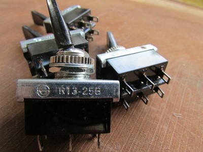 Set of 4 Und. Lab Inc. List Toggle Switches | eBay