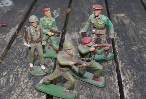 STARLUX 1/32 plastique lot de 5 SOLDATS COMMANDO ET AMERICAIN tout ...