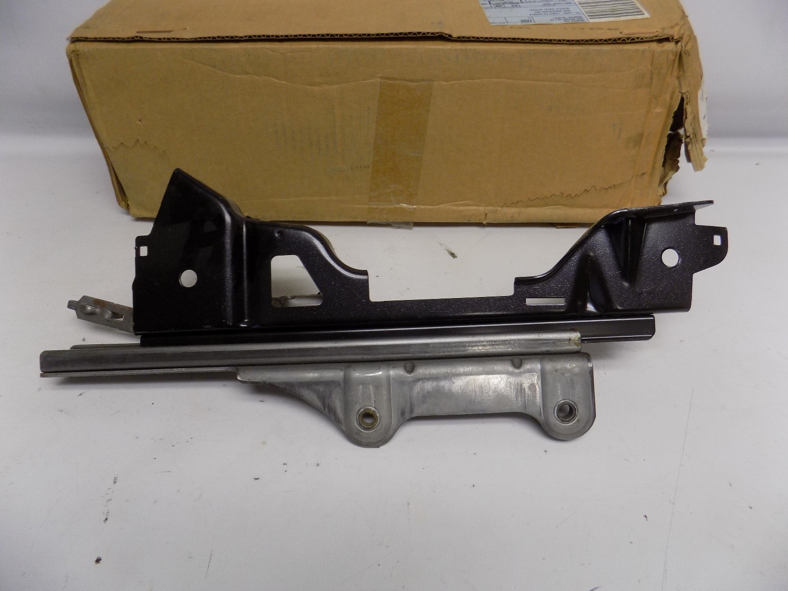 New OEM 2000-2007 Ford Taurus Front Seat Manual Track Right YF1Z ...