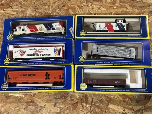 AHM HO Scale Lot 1776 Locomotive Caboose Kelloggs Illinois Central ...