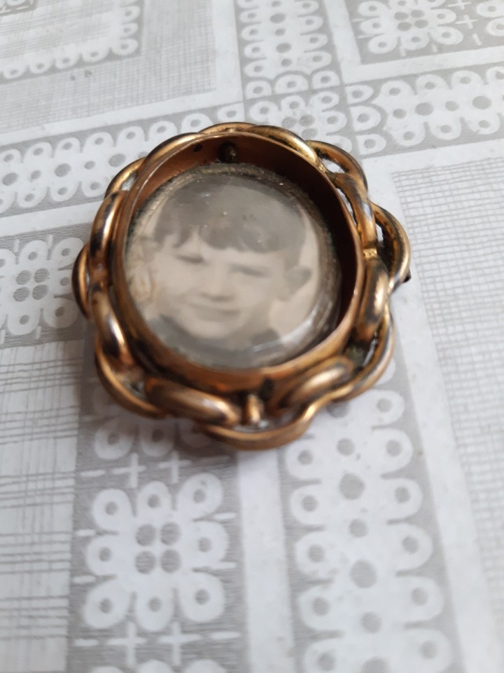 Victorian mourning jewellery or a sweetheart locket spares repairs ...