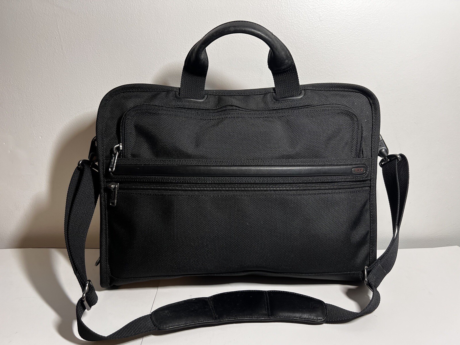 Tumi Black Alpha Slim Deluxe Portfolio Briefcase Laptop Messenger Bag ...