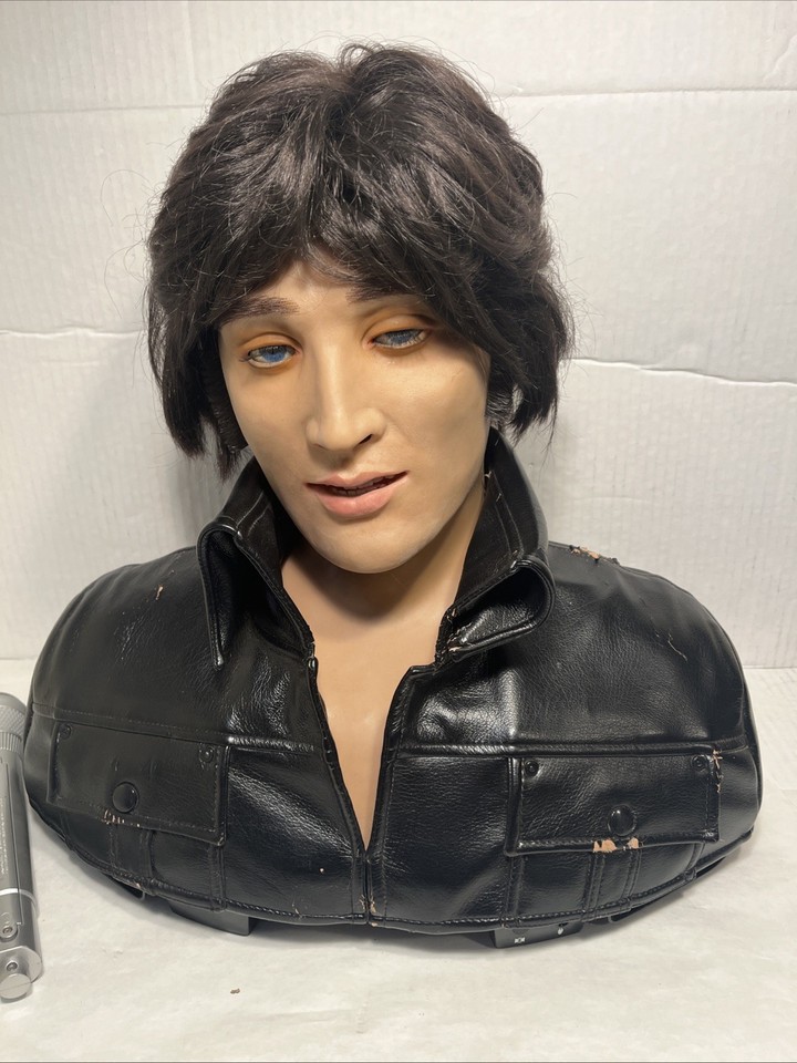 Elvis Presley Lifesize - Singing & Talking Animatronic Robot Statue ...
