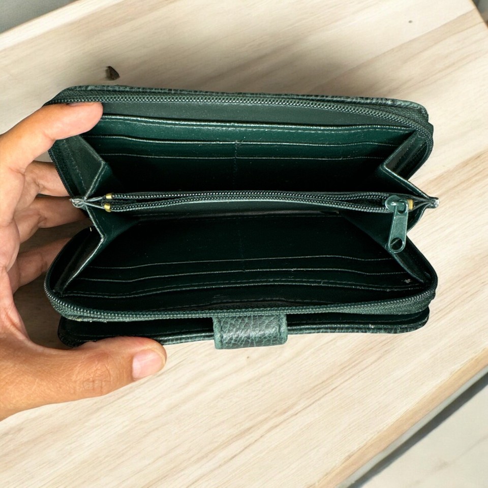 Mundi Women's My Big Fat Wallet in Green NWOT | eBay