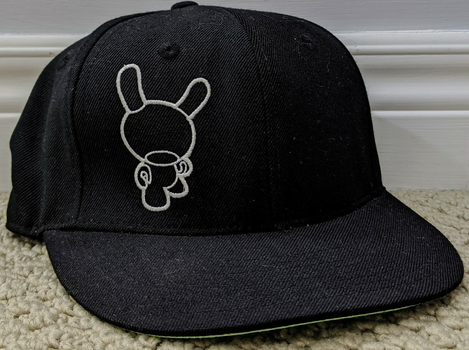 Pre-Owned Black Limited Edition Kidrobot Fitted Hat 7 3/8 Mascot Dunny ...