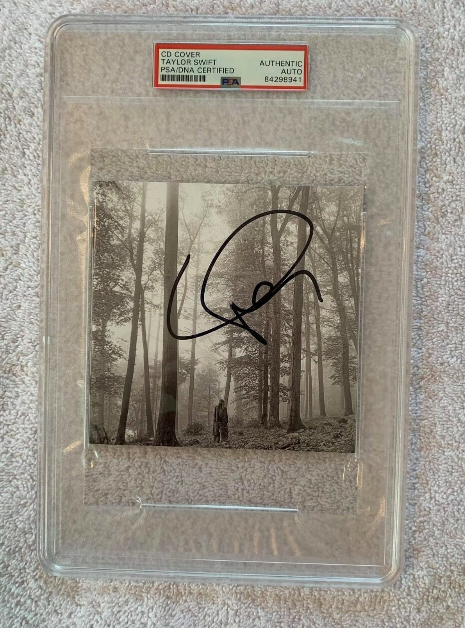 Taylor Swift Autographed Memorabilia | Signed Photo, Jersey ...