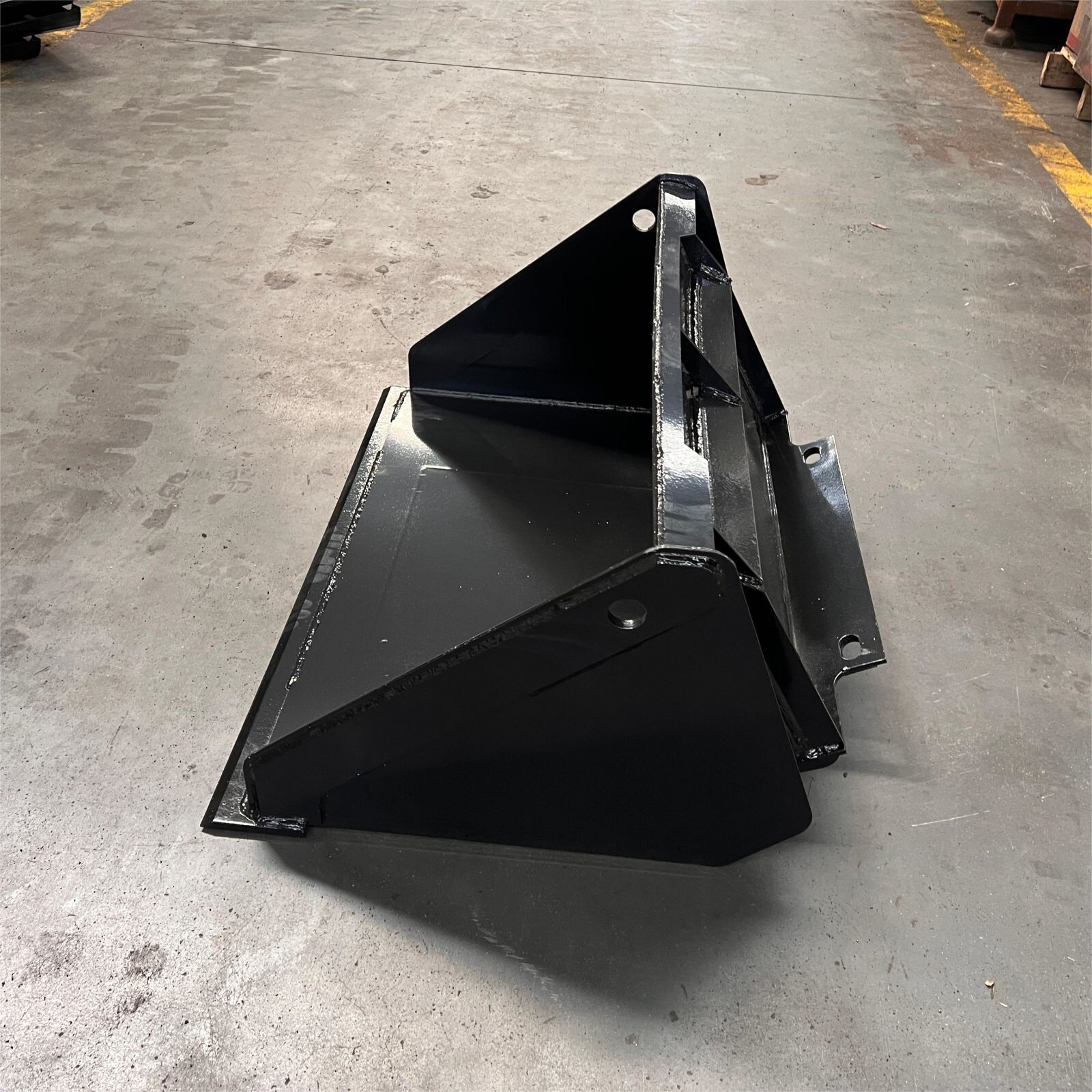 AGT 32 inch Toothless Bucket for Mini Skid Steer Loader Bucket Without ...
