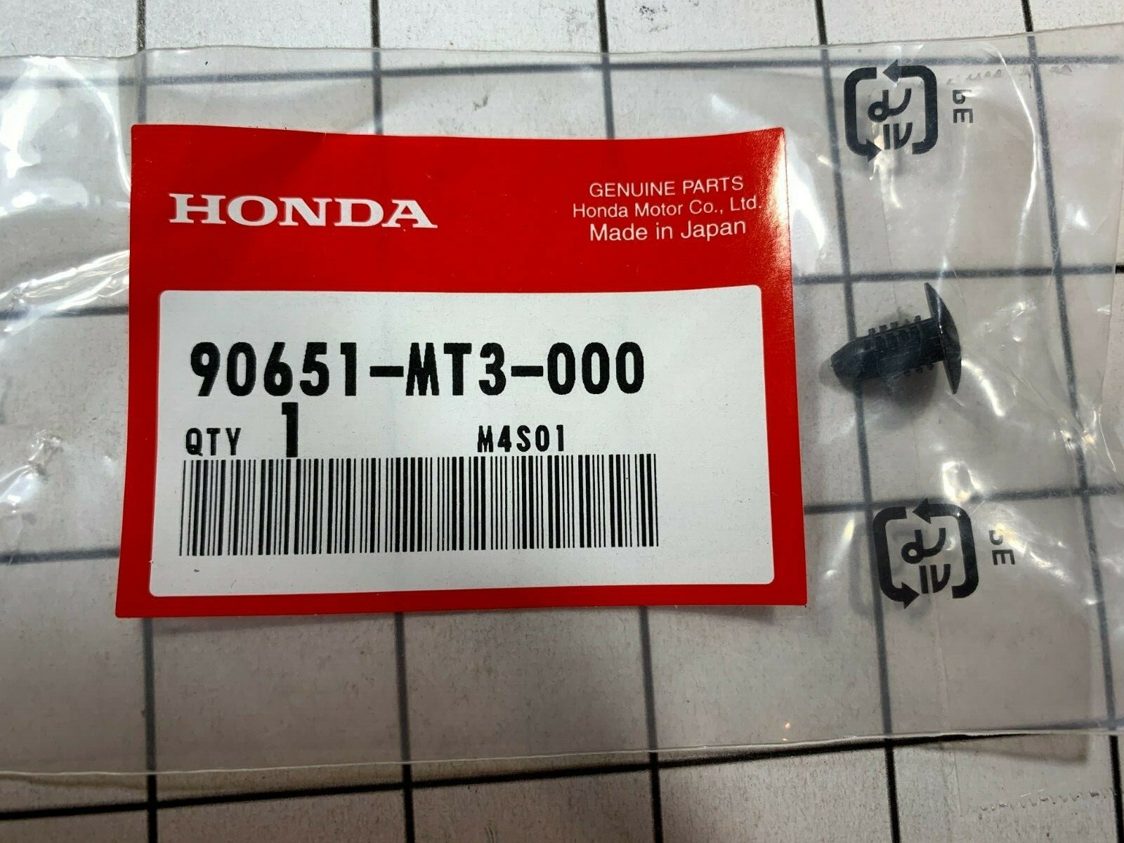 90651-MT3-000 NOS Honda Clip | eBay