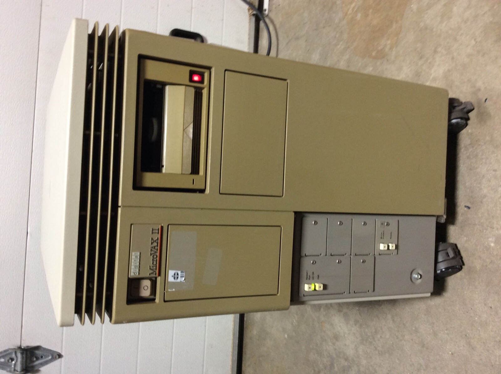 DEC Digital Equipment Corp MicrVAX II 630QB-A2 M7606 M7608-B M7516-YM ...