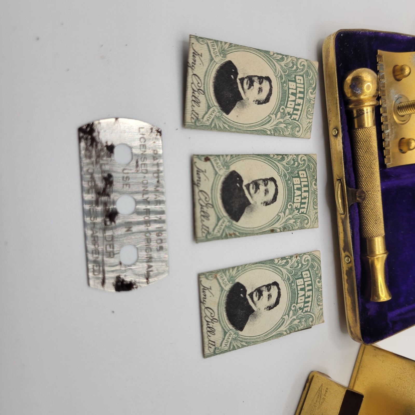 ANTIQUE VTG WW1 ERA GILLETTE ORNATE GOLD BRASS CASE SAFETY RAZOR W ...