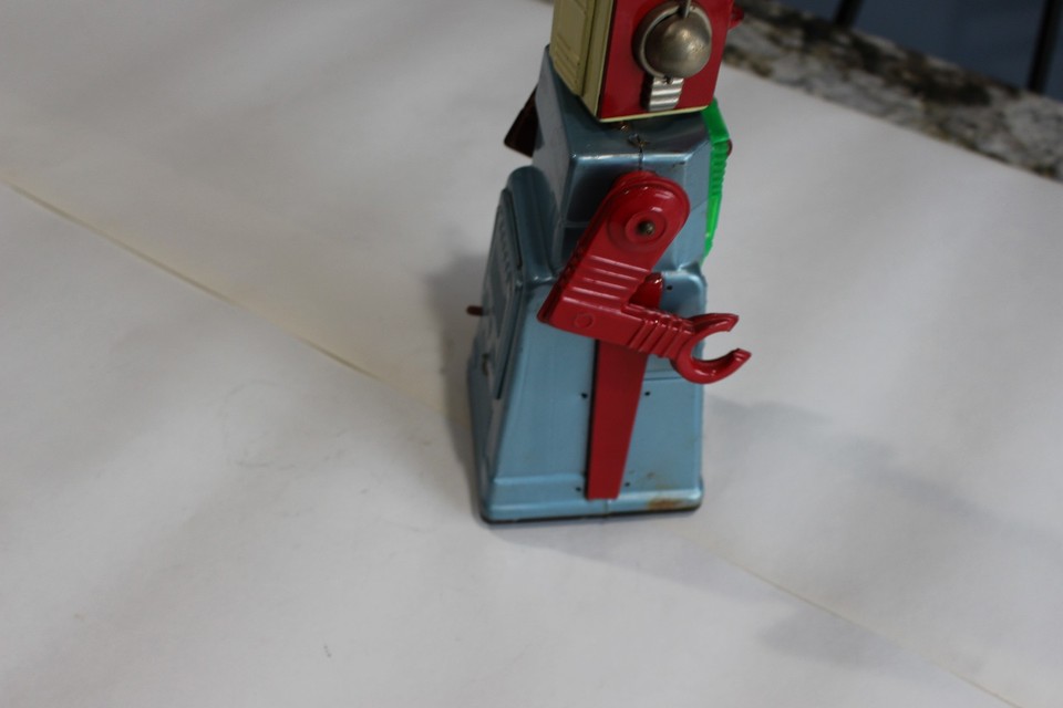 Radical Robot, Yoshiya, Japan, 1955 tin toy, Battery operated Tin Robot ...