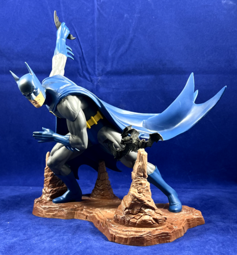 Batman DC Gallery Classic Batman Figure DioramaPVC Statue Gamestop ...