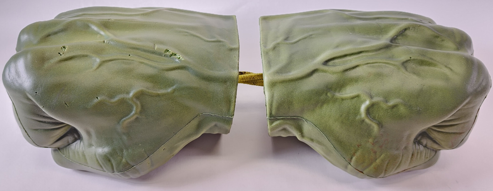 2011 Marvel Incredible Hulk Hasbro Avengers Foam Fists Gloves Hulk ...