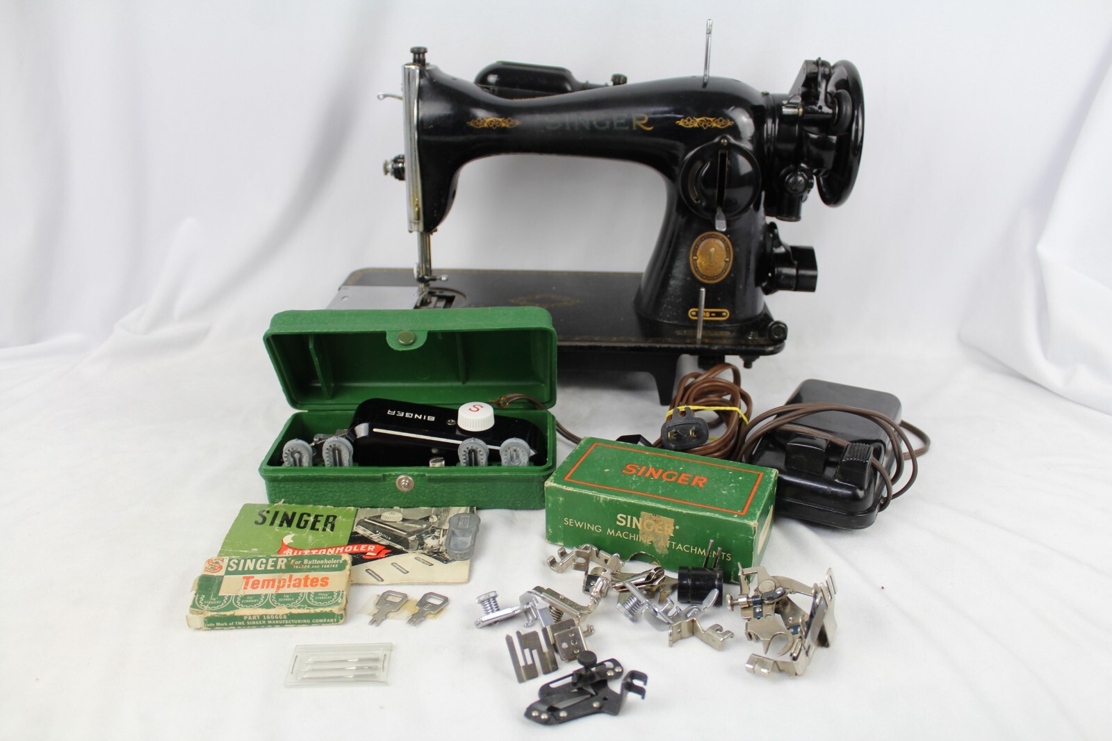 Vintage 1949 Singer Sewing Machine Model 15-91 + Singer Buttonholer ...