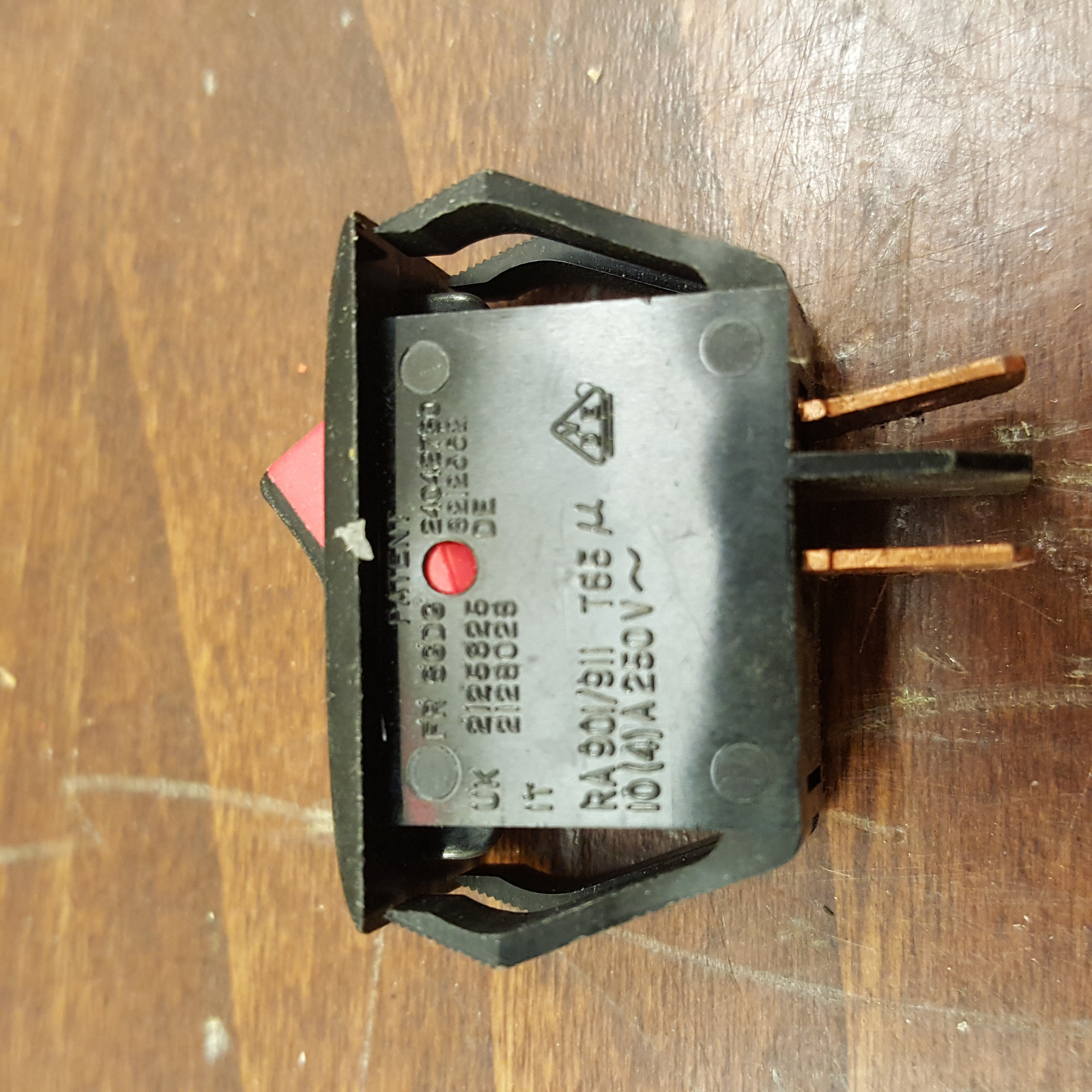 Carling Rocker Switch 10 AMP 250 VAC 16A/125V AC 2 Prong On Off Red ...
