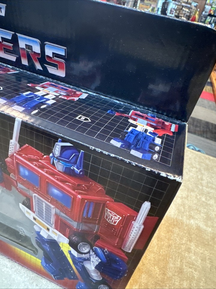 OPTIMUS PRIME Transformers G1 Retro Reissue Sealed 40th Anniversary New ...