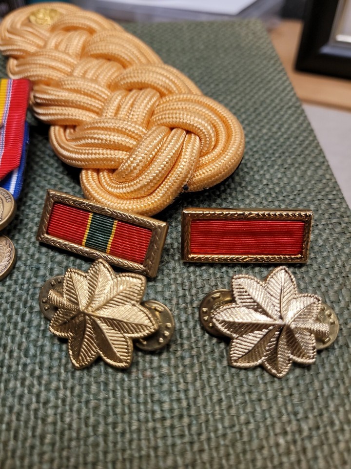 Army Major /Helicopter Pilot Medal & Insignia Grouping Rare Insignia ...