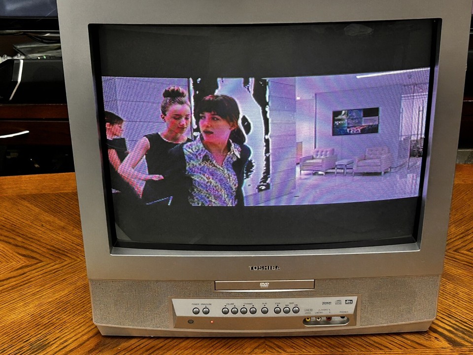 Toshiba MD20Q42 20” Television CRT Retro Gaming TV/DVD Combo DVD ...