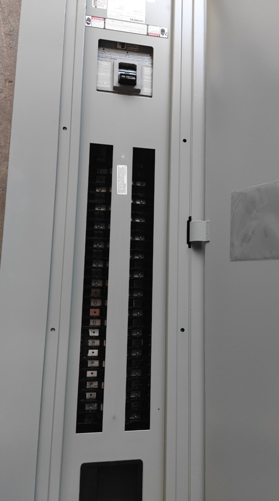 SIEMENS 400 AMP PANELBOARD 240 120 MLO w/ USED MAIN 1PH 3W 54 Cir NEMA ...