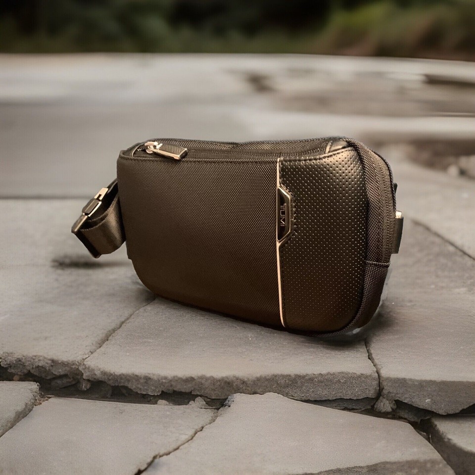 NEW-Tumi Arrive Messina Utility Pouch $495 Black | eBay