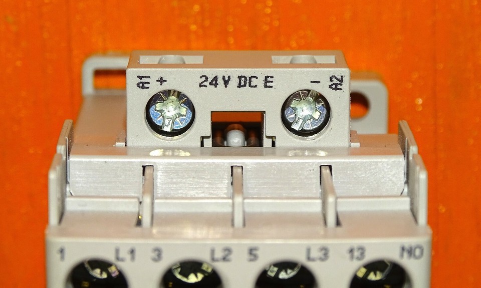 100-C09E*10 Allen Bradley Contactor, Cat #100C09E10, Ser A, 32 Amps, 24 ...