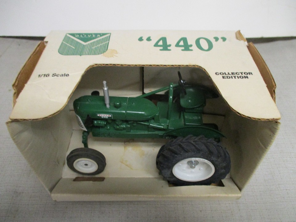 SpecCast Oliver Model 440 Toy Tractor "1989 Collector Edition" 1/16 ...