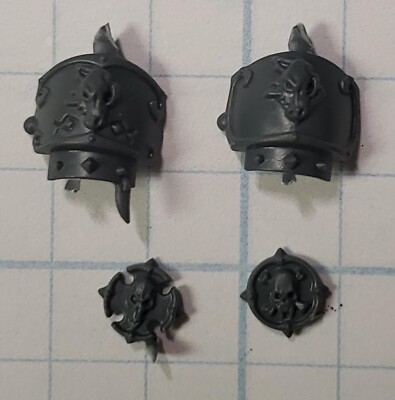 Warhammer 40k Space Wolves Bits Wulfen Wolf Shoulder Pads w Icons #11 ...