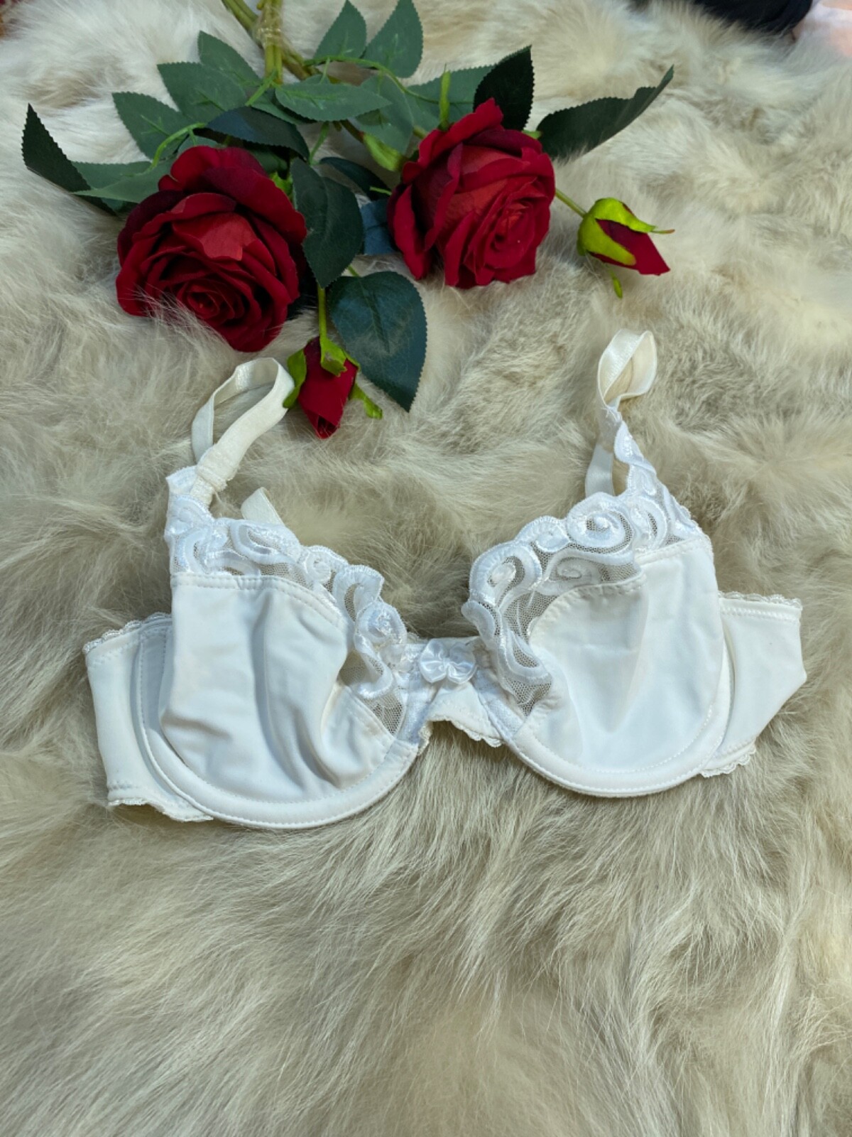 Playtex white unpadded underwired BRA size us32B eu7… - Gem