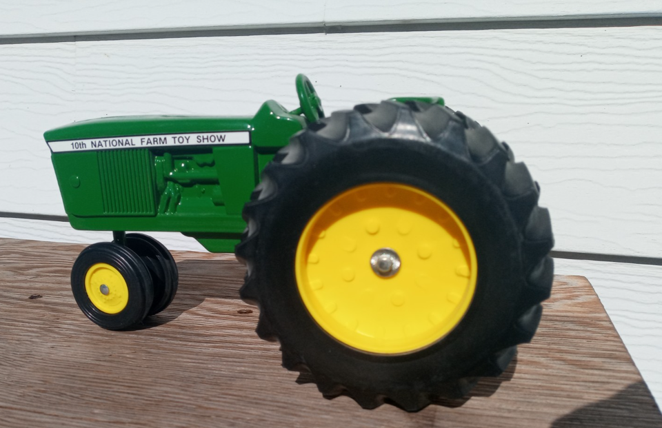John Deere Toy Tractor 10th National Farm Toy Show Dyersville, Iowa ...